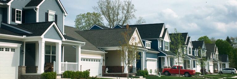 Pros and Cons of Living in the City vs. the Suburbs
